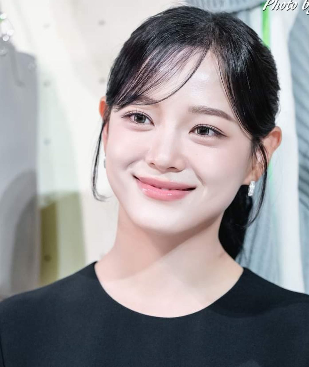 Kim Sejeong 1 Set (Longchamp Taiwan)