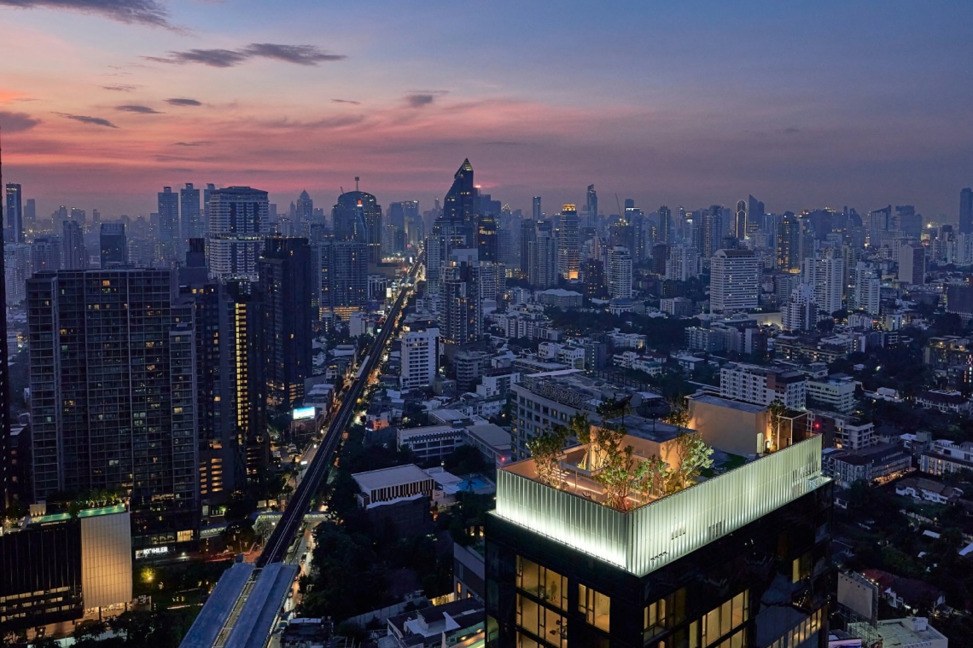 Thonglor and Ekkamai: The Heartbeat of Modern Bangkok | FazWaz